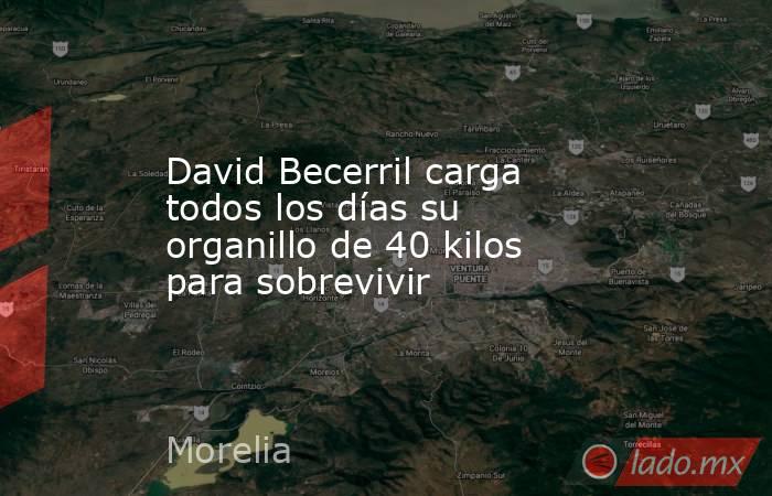 David Becerril carga todos los días su organillo de 40 kilos para ...